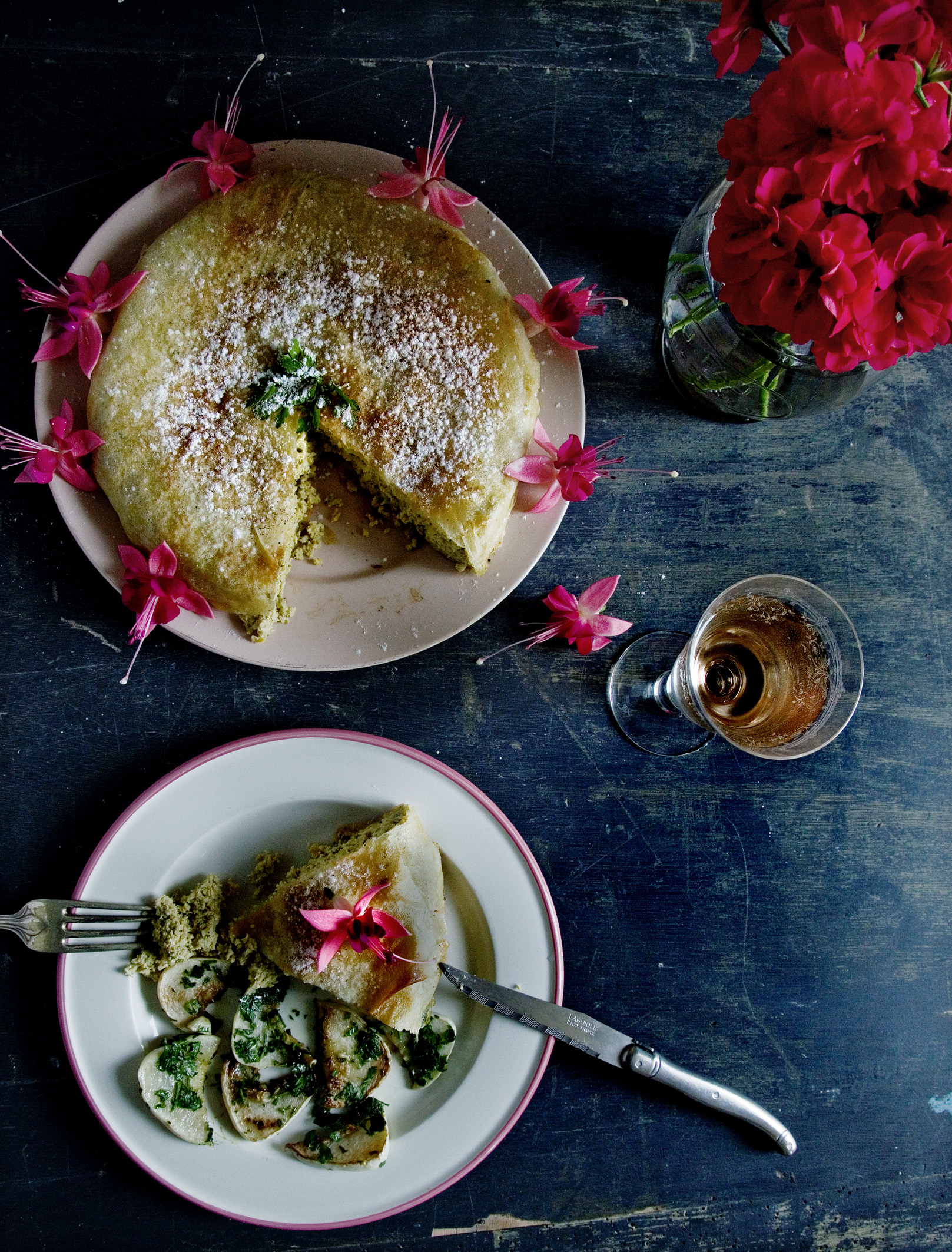 Pastilla with chicken and almonds : MIMI THORISSON